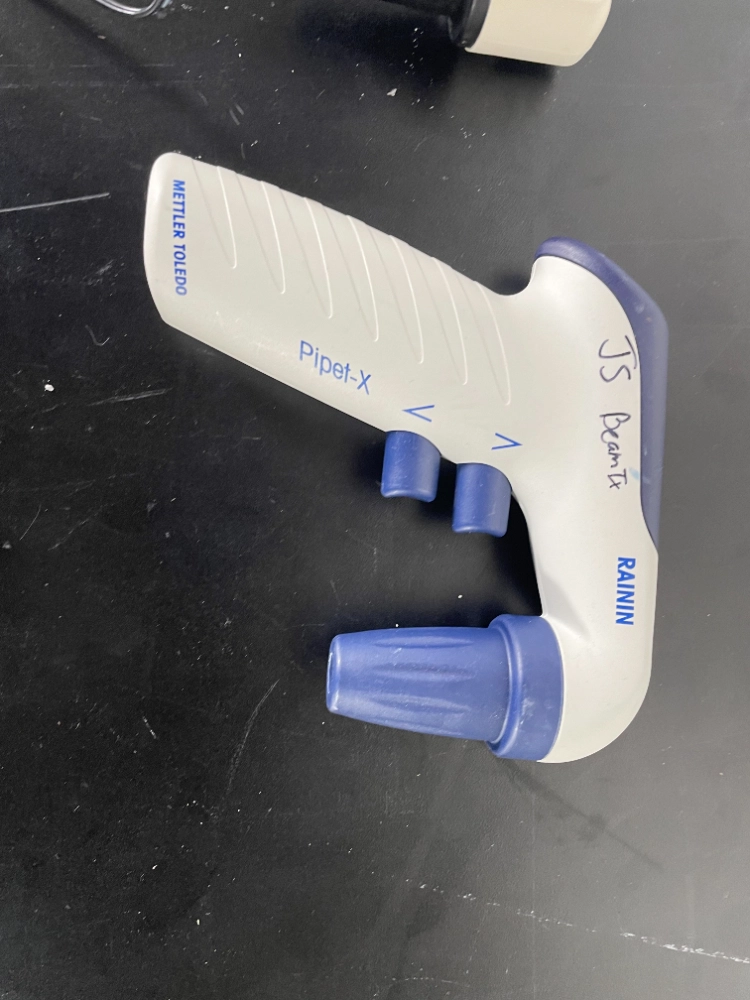 Lot of Pipette aid Controllers | LabX.com
