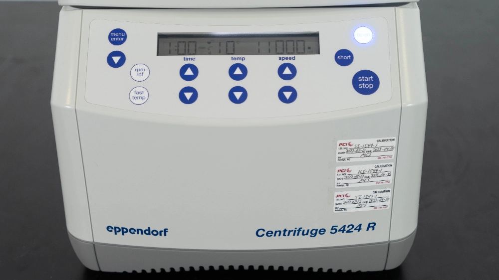 Eppendorf 5424R Refrigerated Centrifuge | LabX.com