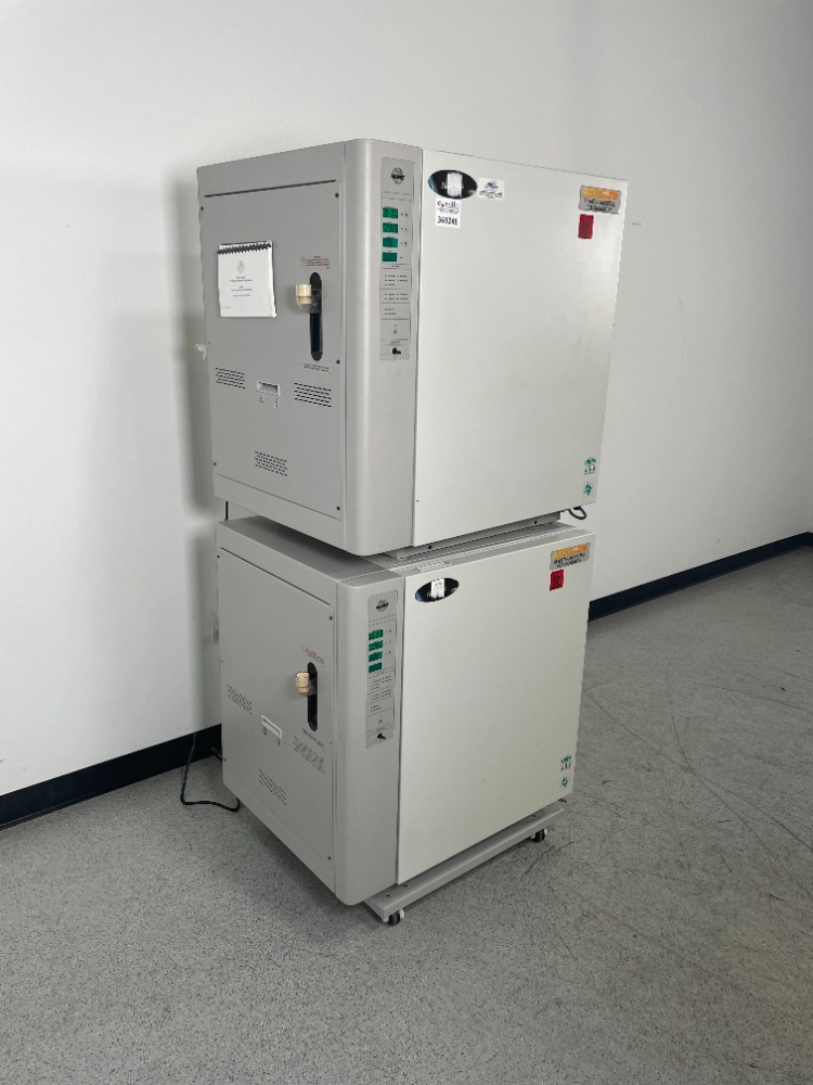 NuAire Autoflow Double Stack IR Water-Jacketed CO2 Incubator | LabX.com