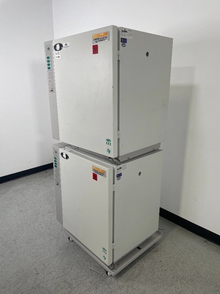NuAire Autoflow Double Stack IR Water-Jacketed CO2 Incubator | LabX.com