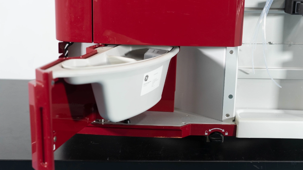 GE AKTA avant 25 FPLC System | LabX.com