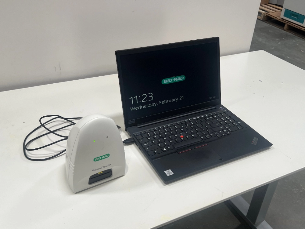 Bio-Rad Geenius Reader w/ laptop | LabX.com