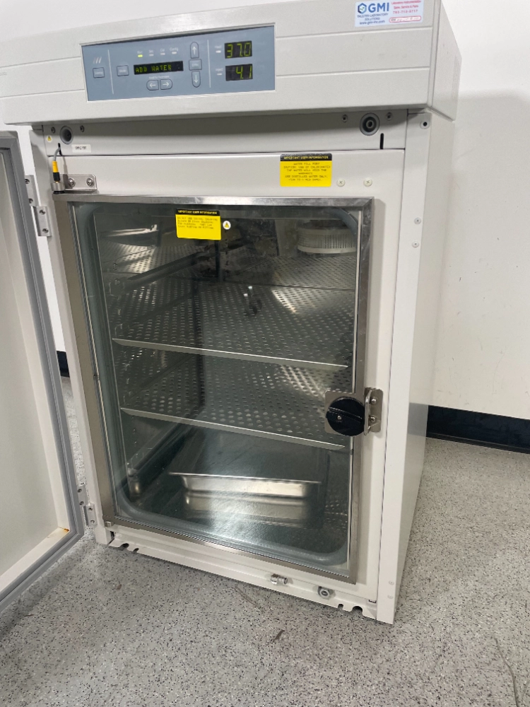 Thermo Forma Series II Water Jacketed CO2 Incubator | LabX.com