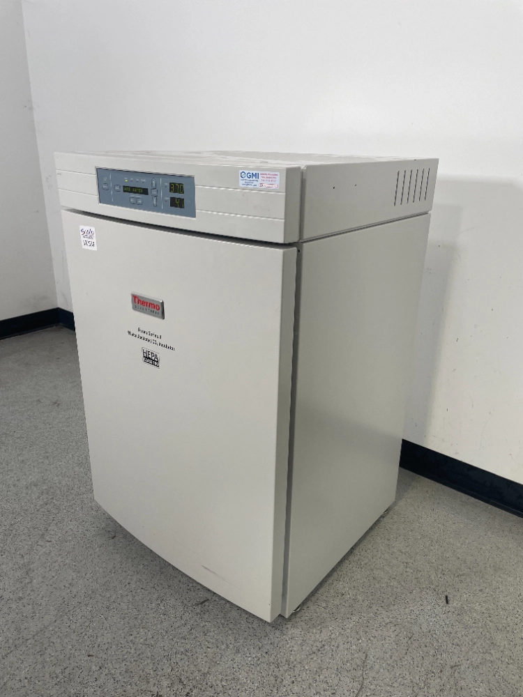 Thermo Forma Series II Water Jacketed CO2 Incubator | LabX.com