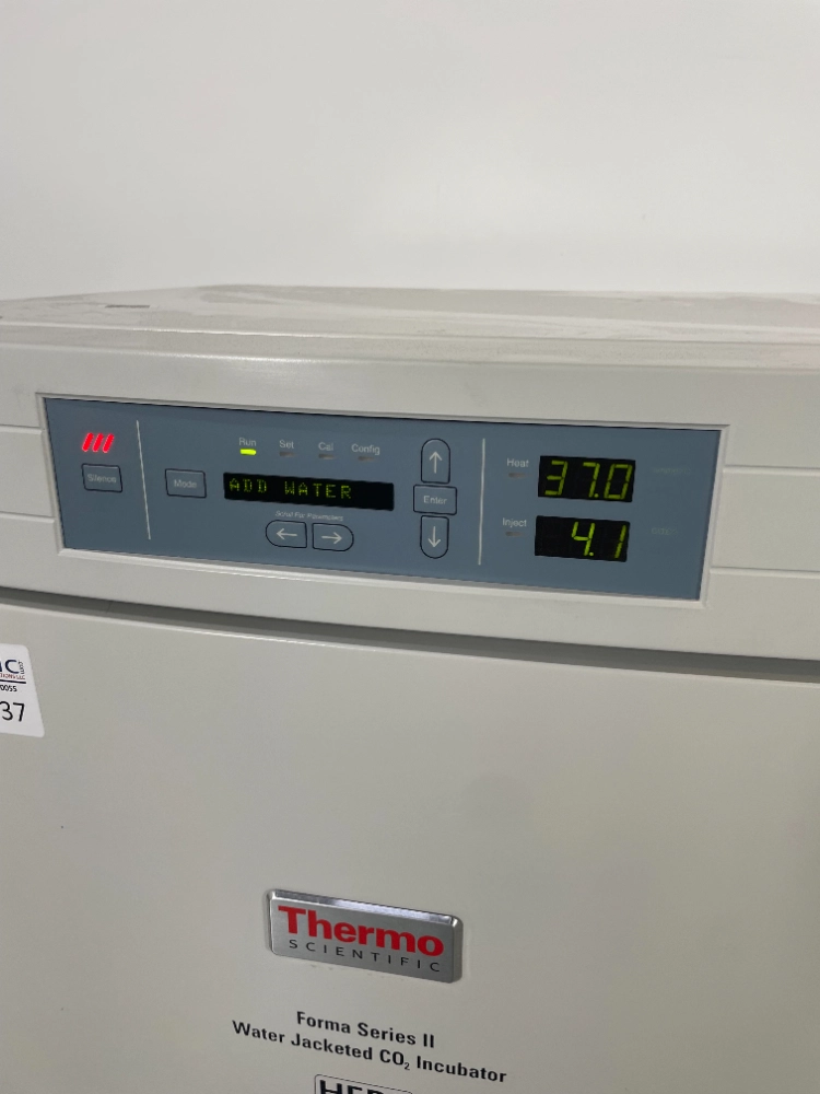 Thermo Forma Series II Water Jacketed CO2 Incubator | LabX.com