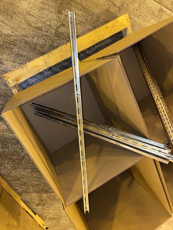 36" Vertical mounting bracket single sided for Lab Shelving | LabX.com