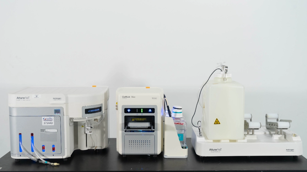 Invitrogen Attune NxT Acoustic Focusing Cytometer | LabX.com