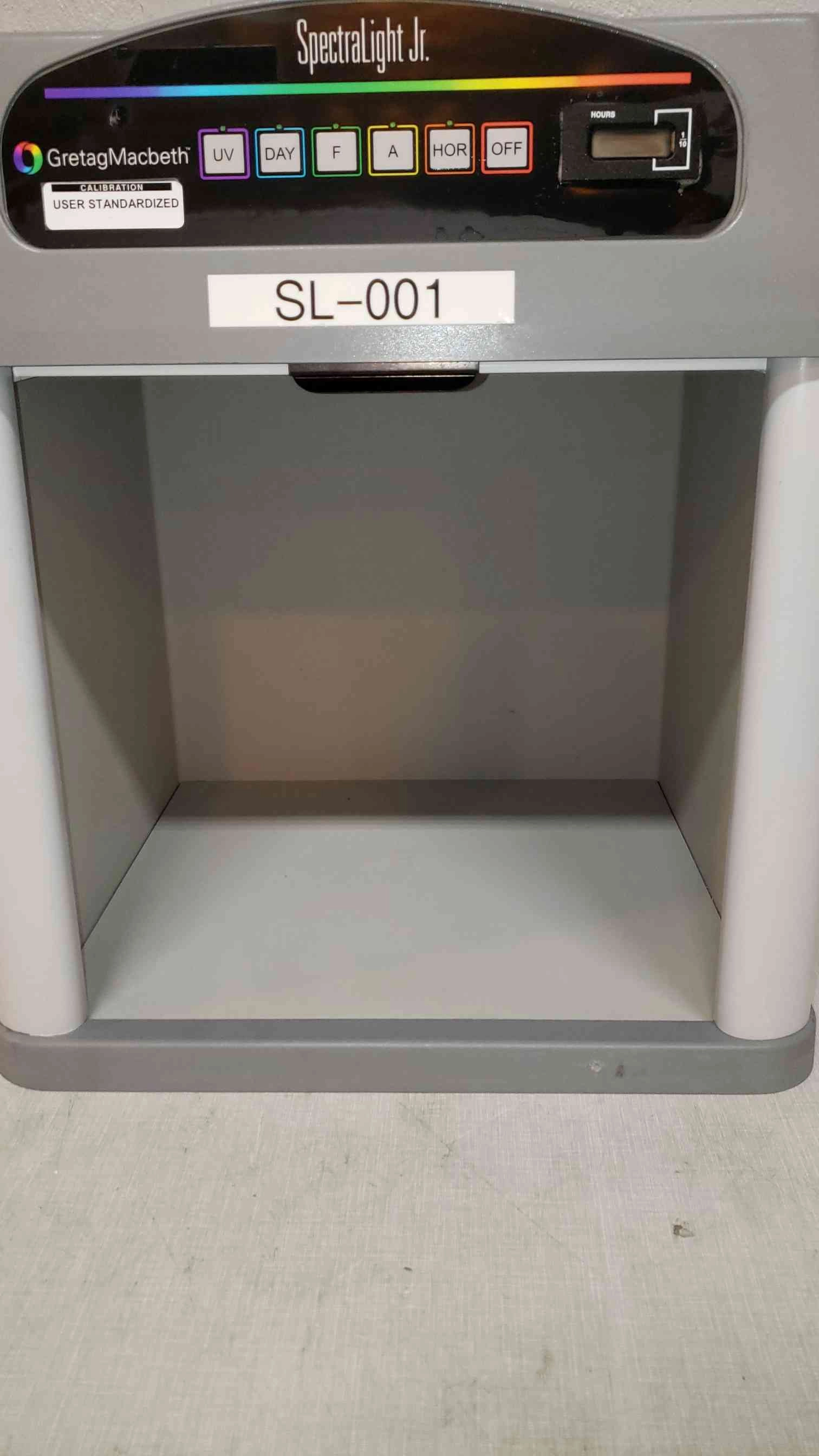 GretagMacbeth SpectraLight Jr. Light Box Shade Booth(100849) | LabX.com