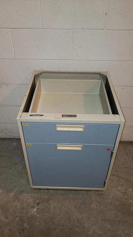 21" 1 Door 1 Drawer Recessed Sitting Height Casework | LabX.com