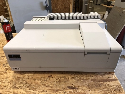 Perkin Elmer Lambda 25 Spectrophotometer UV/Vis Reader | LabX.com