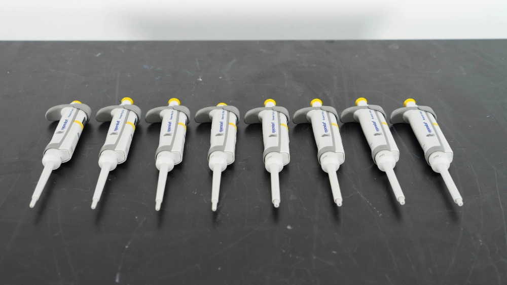 Eppendorf Research Plus 200ul Single Channel Pipettes - Quantity 8 ...