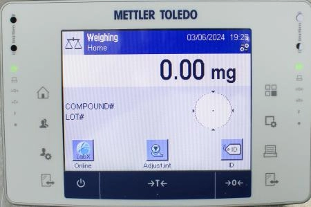 Mettler Toledo Analytical Balance with Static detector Model: XPE205 | LabX.com