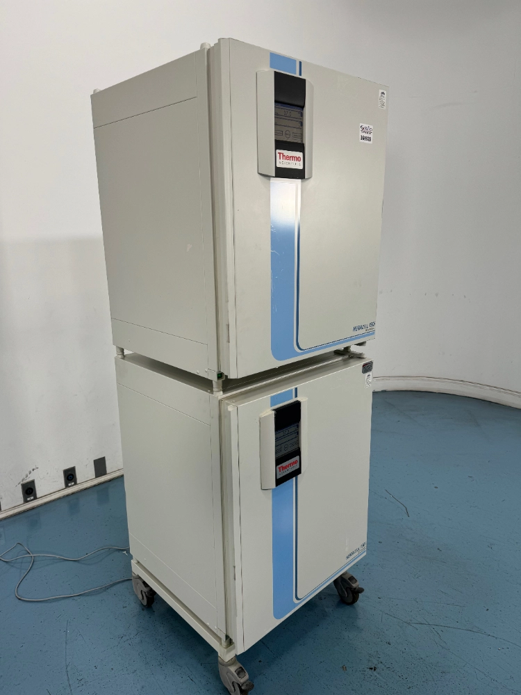 Thermo Scientific HERAcell 150i Double Stack CO2 Incubator | LabX.com