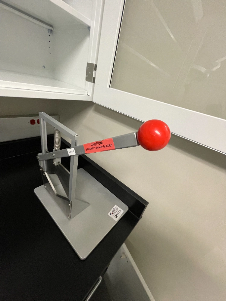 Rodent Tail Guillotine | LabX.com