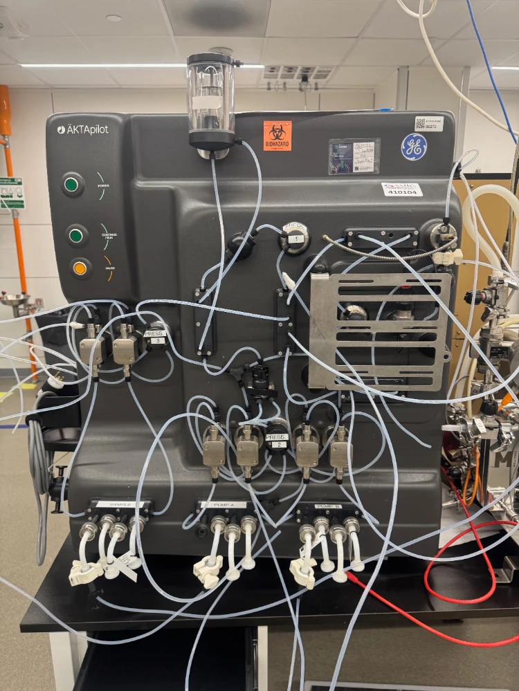 GE AKTApilot Benchtop Chromatography System | LabX.com