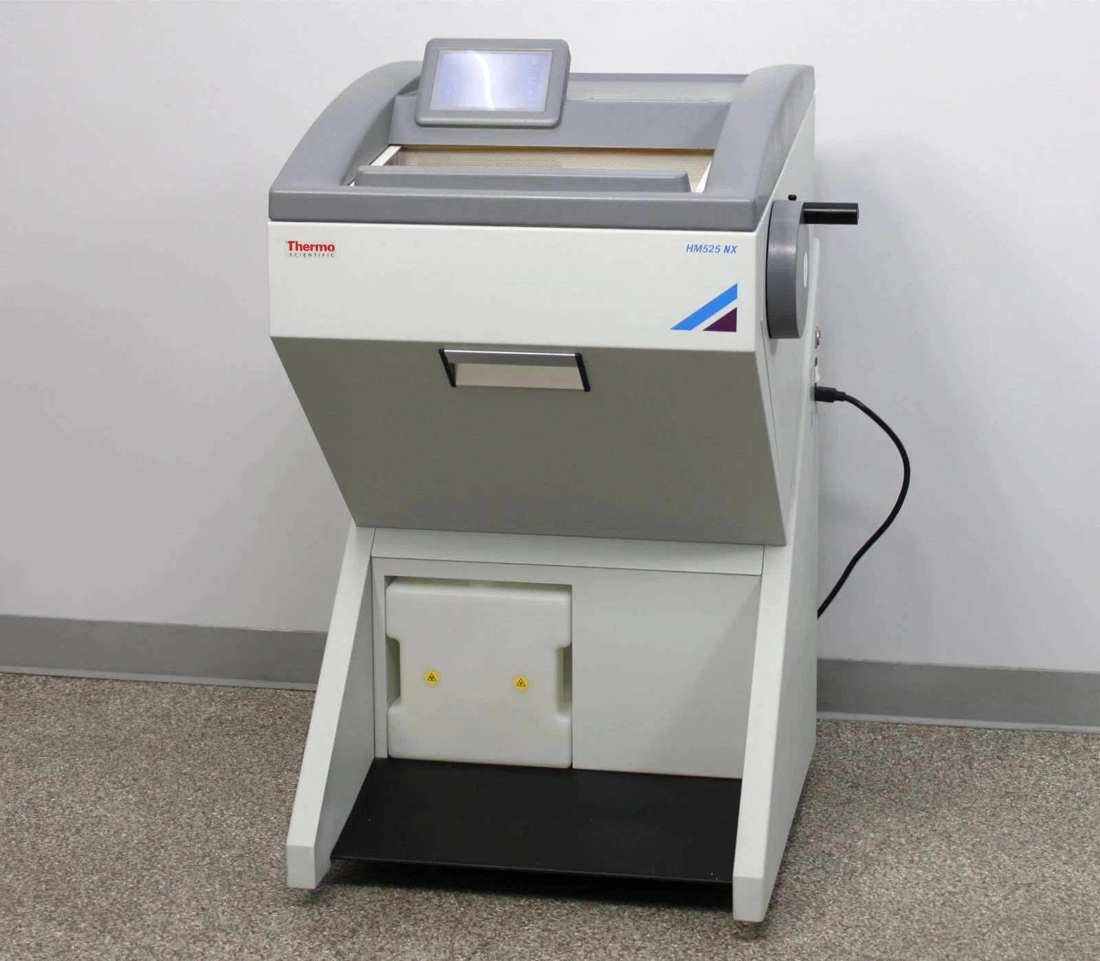 Thermo Shandon HM525 NX UV Cryostat Microtome 956641 with UV Disinfection | LabX.com