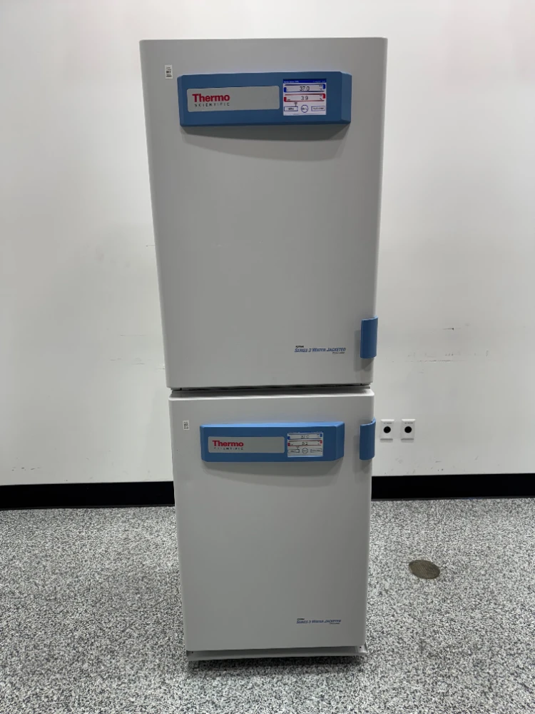 Thermo Forma Series 3 Water Jacketed Double Stack CO2 Incubator | LabX.com