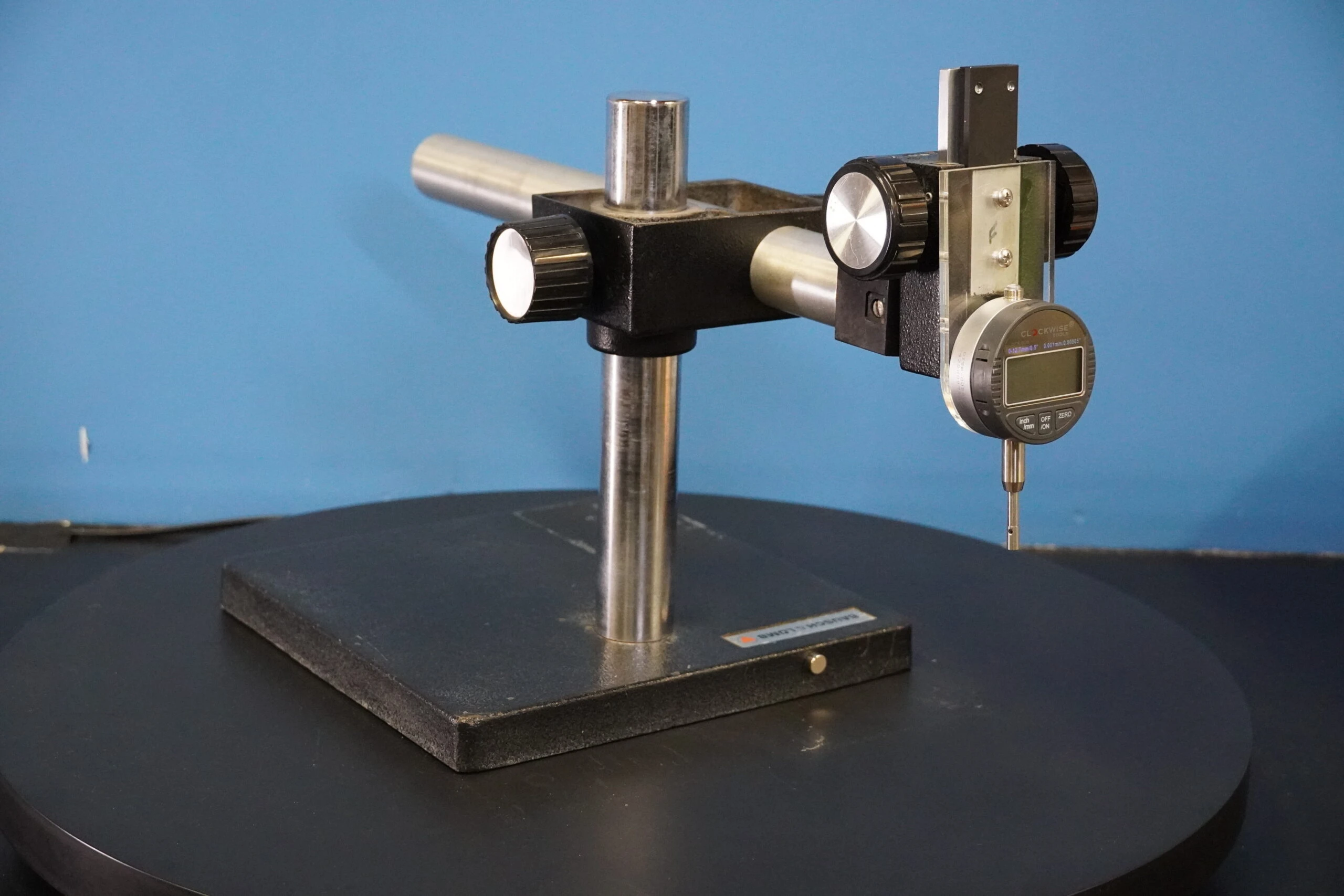 Clockwise Digital Dial Indicator DITR-0055 w Stand | LabX.com