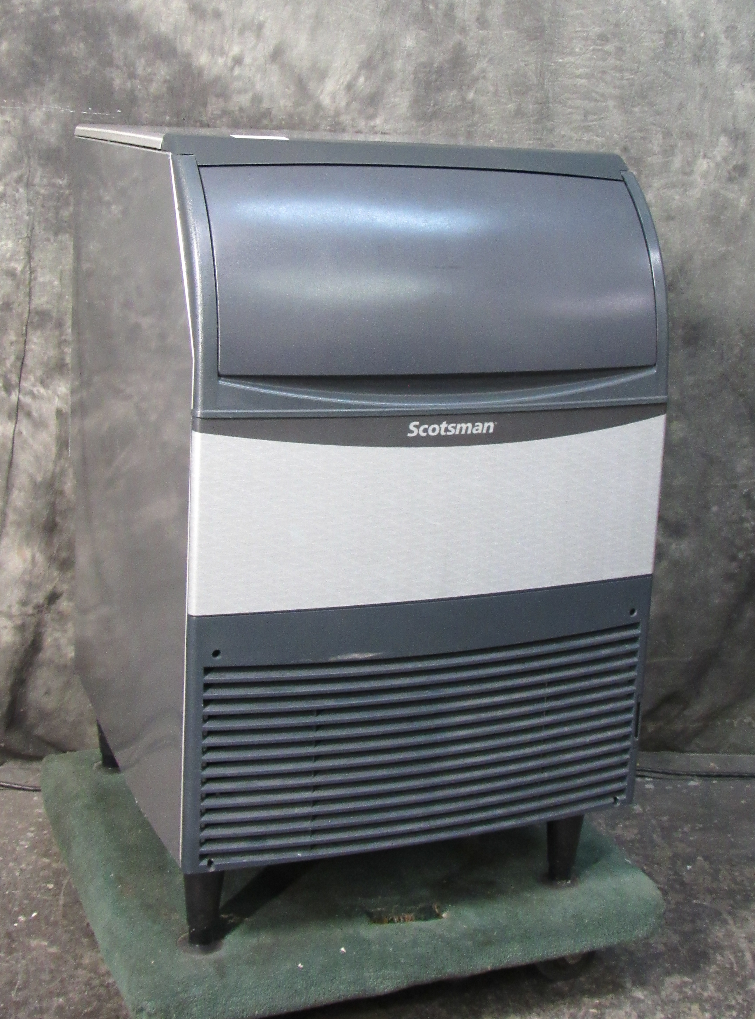 Scotsman UF424A-1A Undercounter 440lb Air Cooled Flake Ice Maker ...