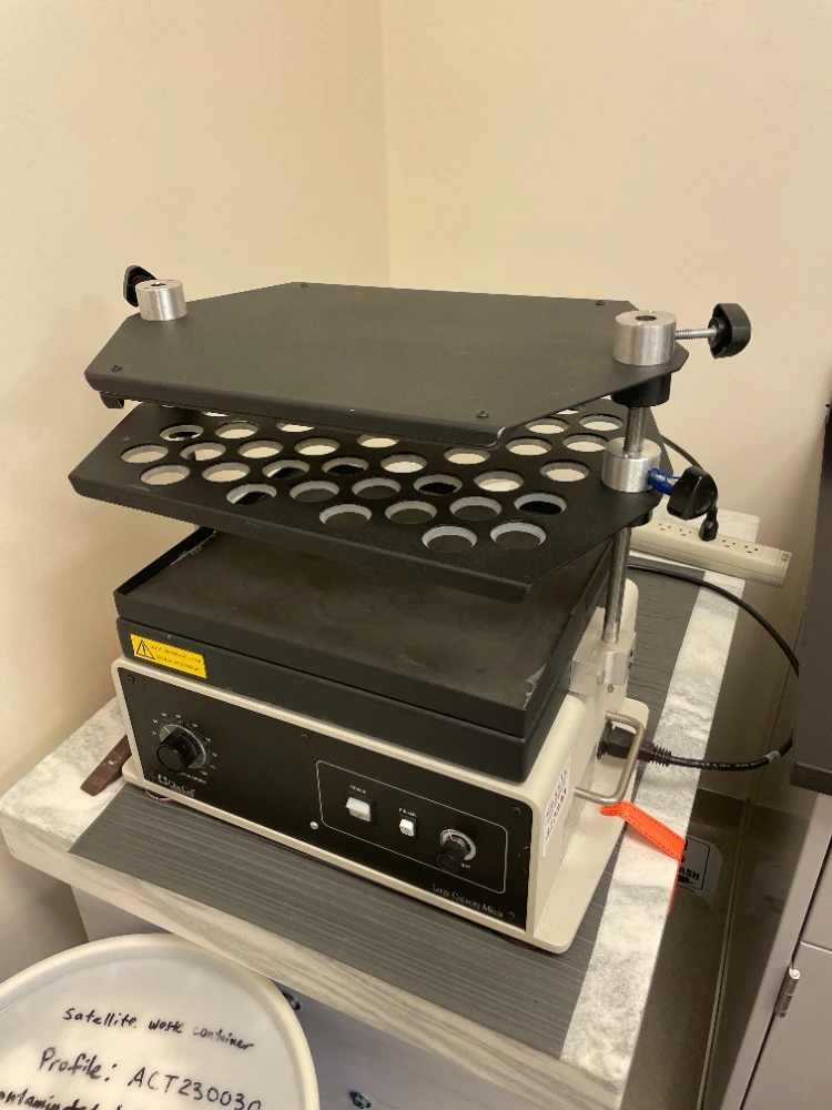 Glas-Col Large Capacity Mixer with Multi-Tier Plate Assembly | LabX.com