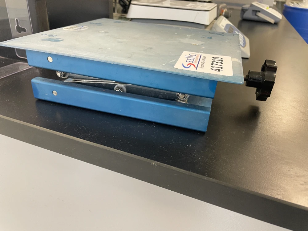 Laboratory Scissor Lift Jack Platform | LabX.com