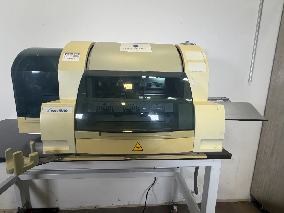 Biomerieux NUCLISENS® easyMAGNucleic Acid Extraction System | LabX.com